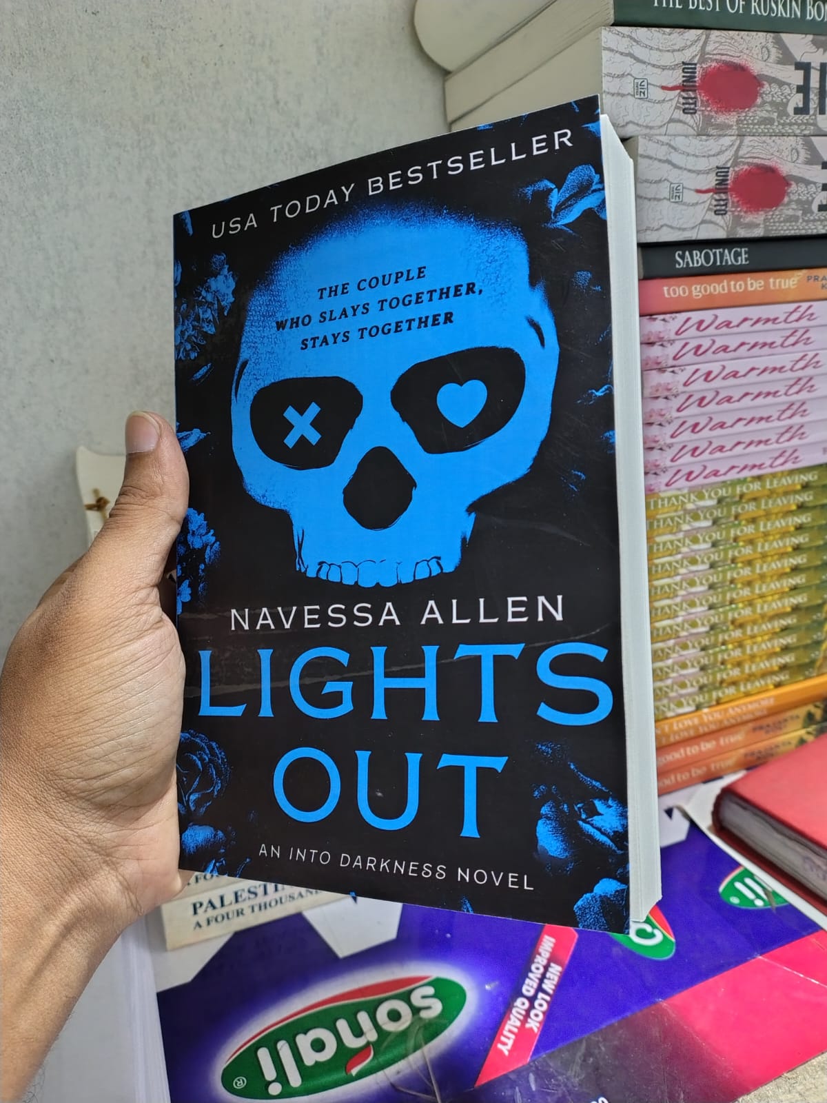 Lights Out by Navessa Allen – Book Tank BD